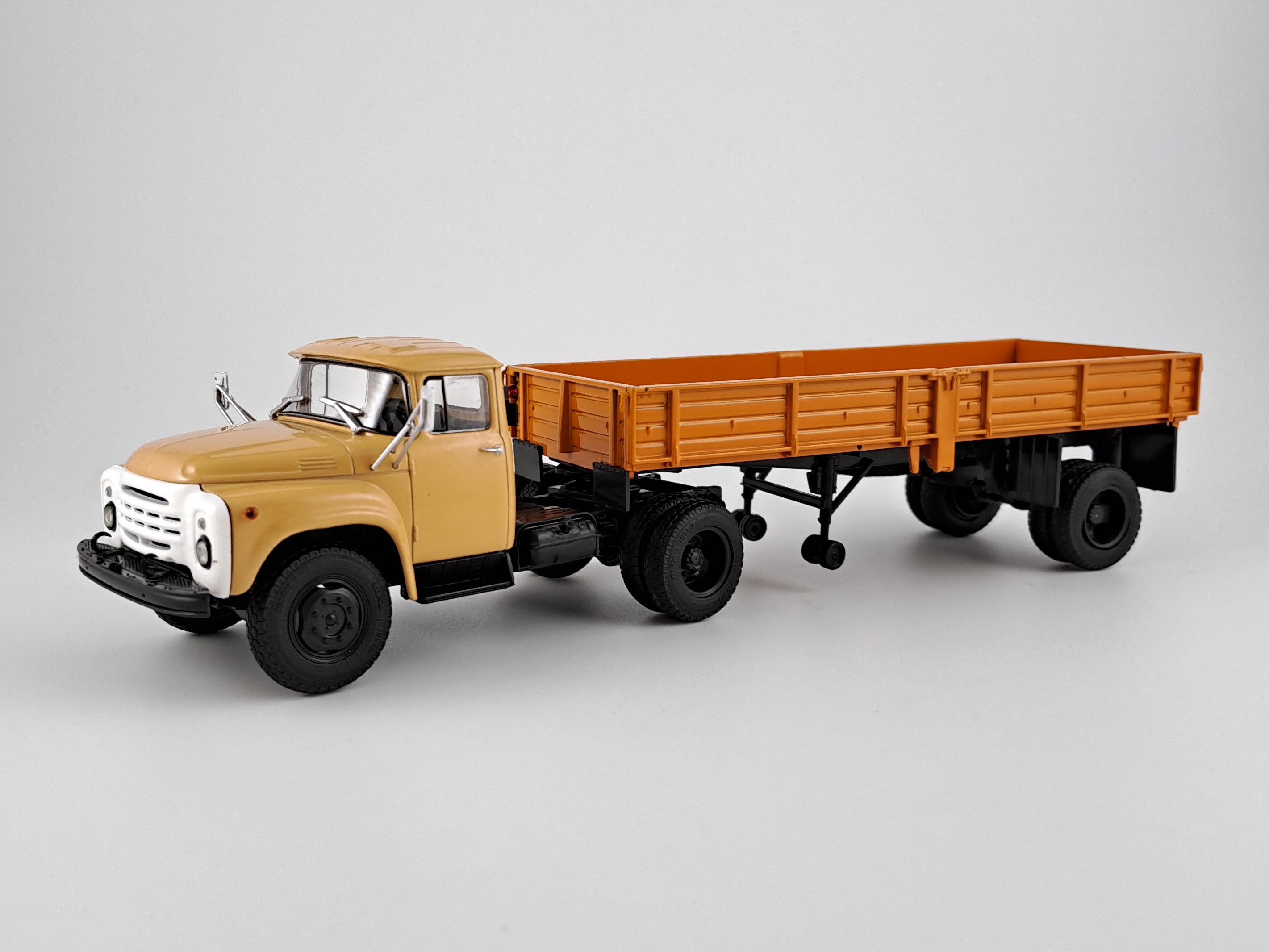 ZIL-130V1 s návěsem ODAZ-885 1:43 Auto Historia | Sběratelské modely ...