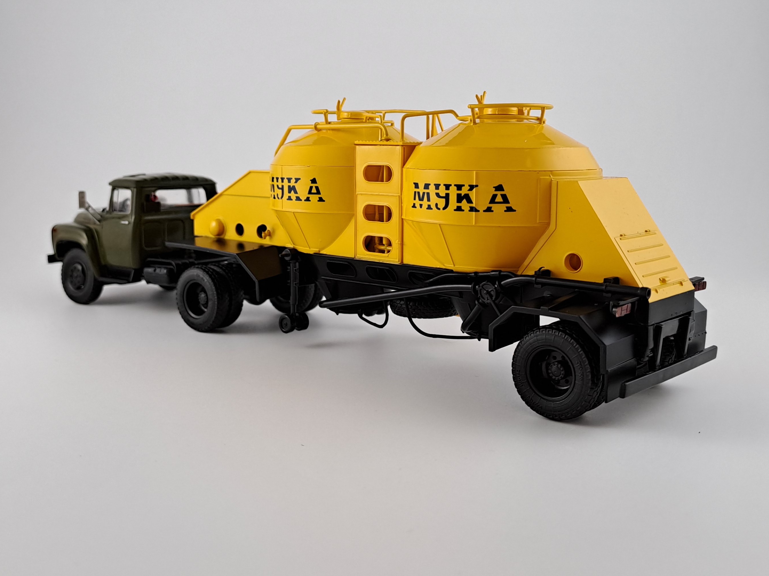 ZIL-130V1 s návěsem K4-AMG přeprava mouky 1:43 Auto Historia ...