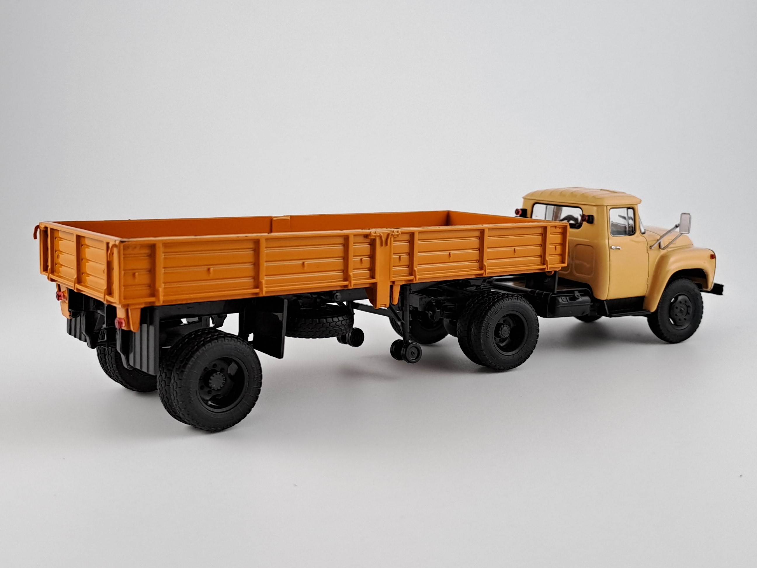 ZIL-130V1 s návěsem ODAZ-885 1:43 Auto Historia | Sběratelské modely ...